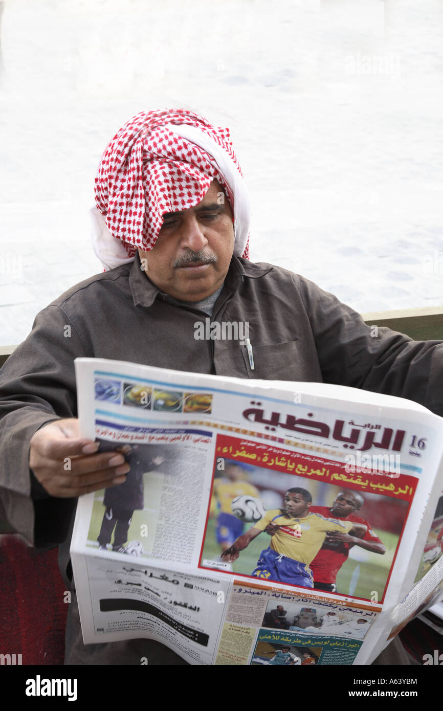 qatari man reading newspaper Stock Photo - Alamy