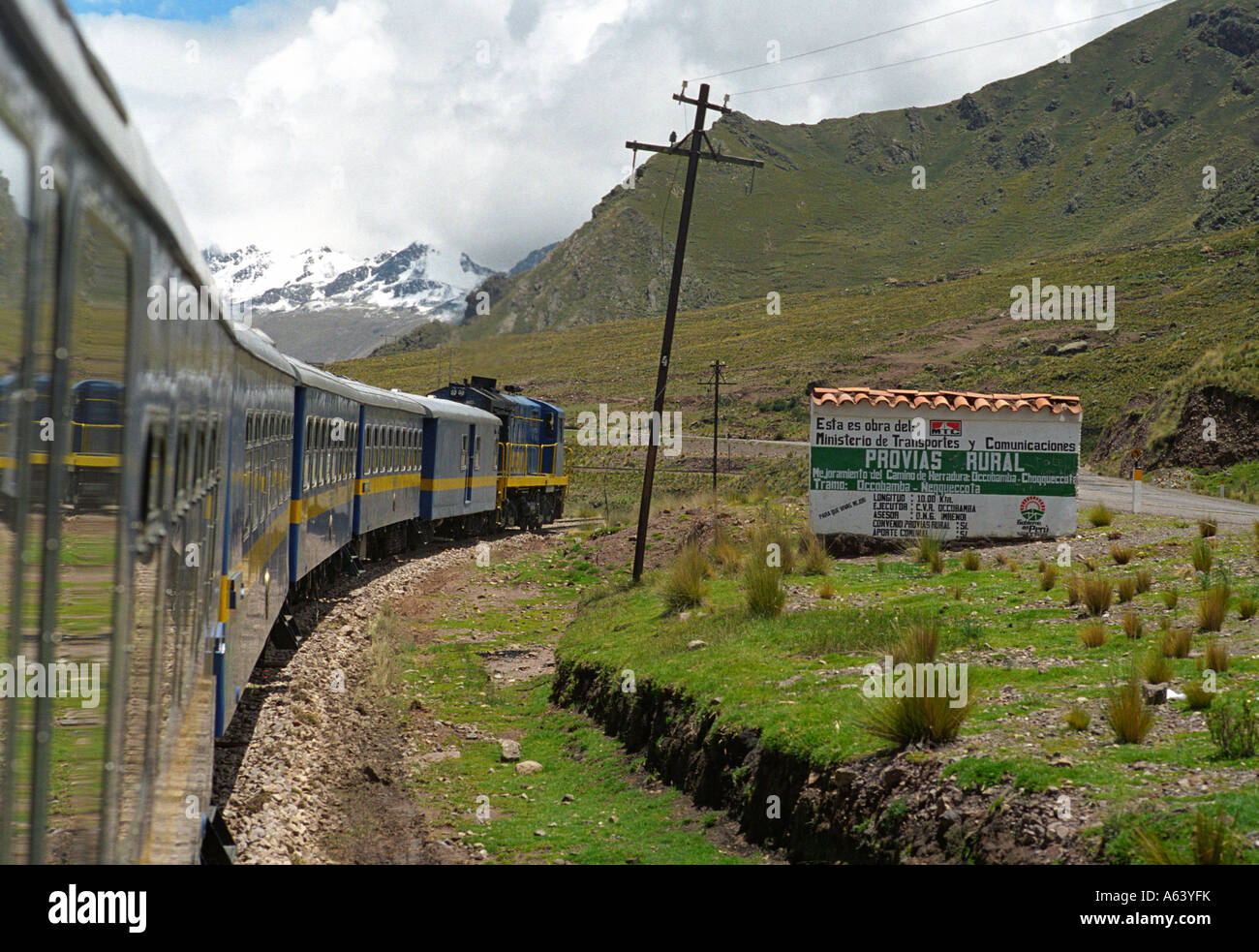 Train peru puno cusco hi-res stock photography and images - Alamy