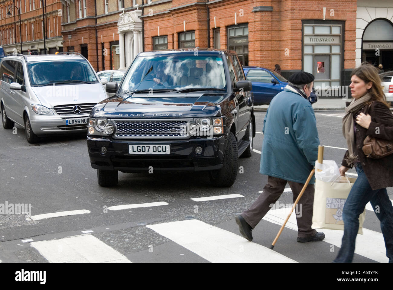 Large 4x4 Range Rover car in London England UK Stock Photo - Alamy
