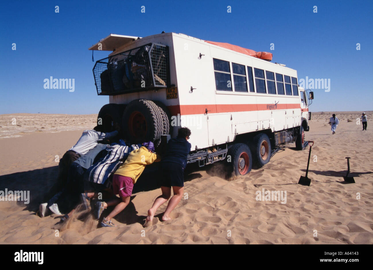 Tourist truck crossing the Sahara Desert Mauritanina Stock Photo - Alamy