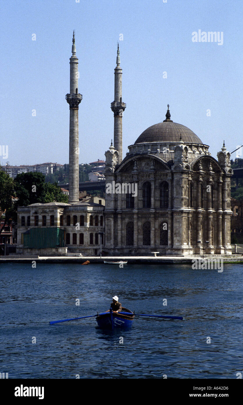 Rowing across hi-res stock photography and images - Alamy