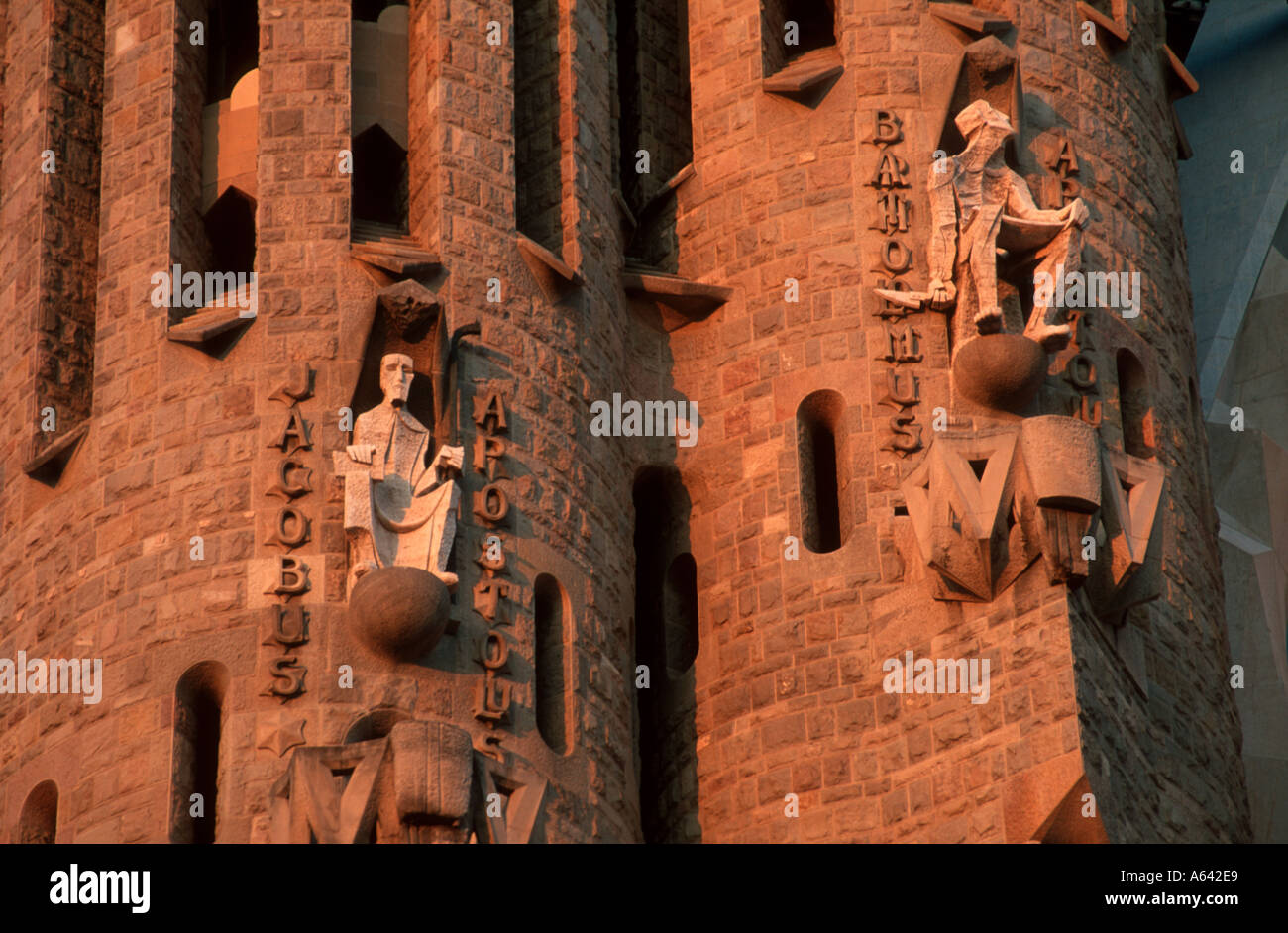 Statues of the apostles Jacob and Barnabas, La Sagrada Familia ...