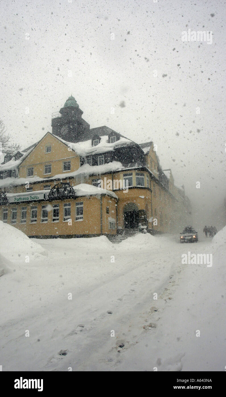 Rathaus hotel during heavy snow fall in Oberwiesenthal, Erzgebirge, Erz ...