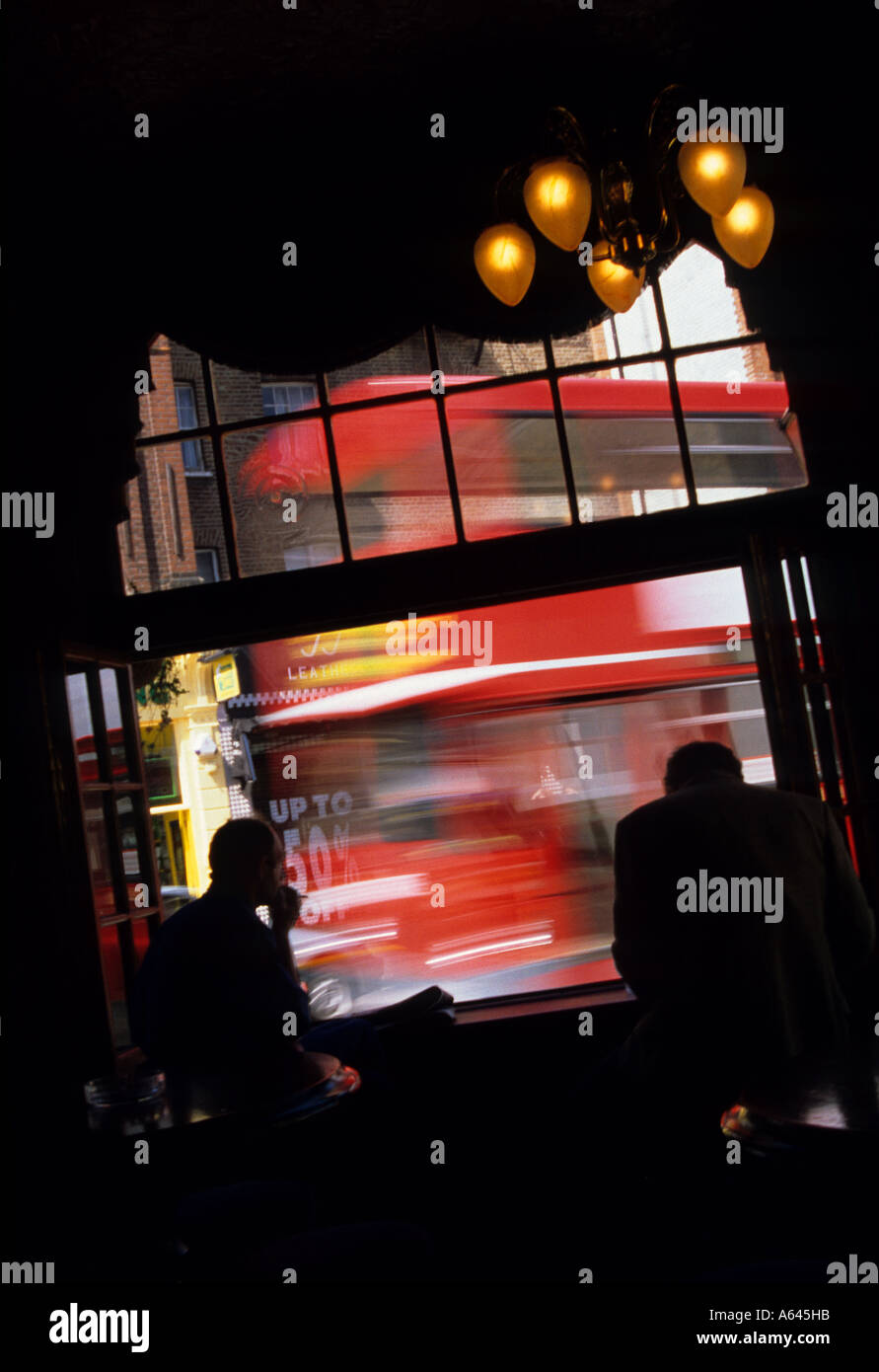 London pub interior hi-res stock photography and images - Alamy