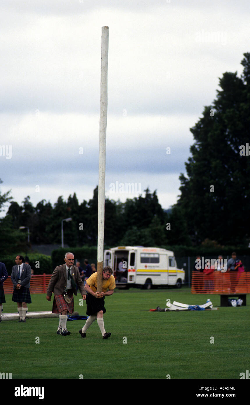 Caber toss scottish heavy games hi-res stock photography and images - Alamy