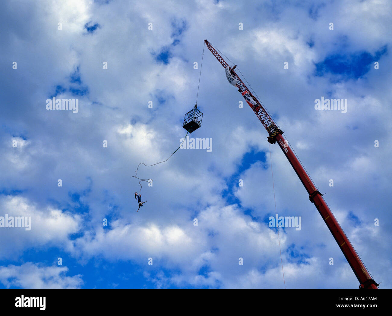 Bungee jumping crane hi-res stock photography and images - Alamy