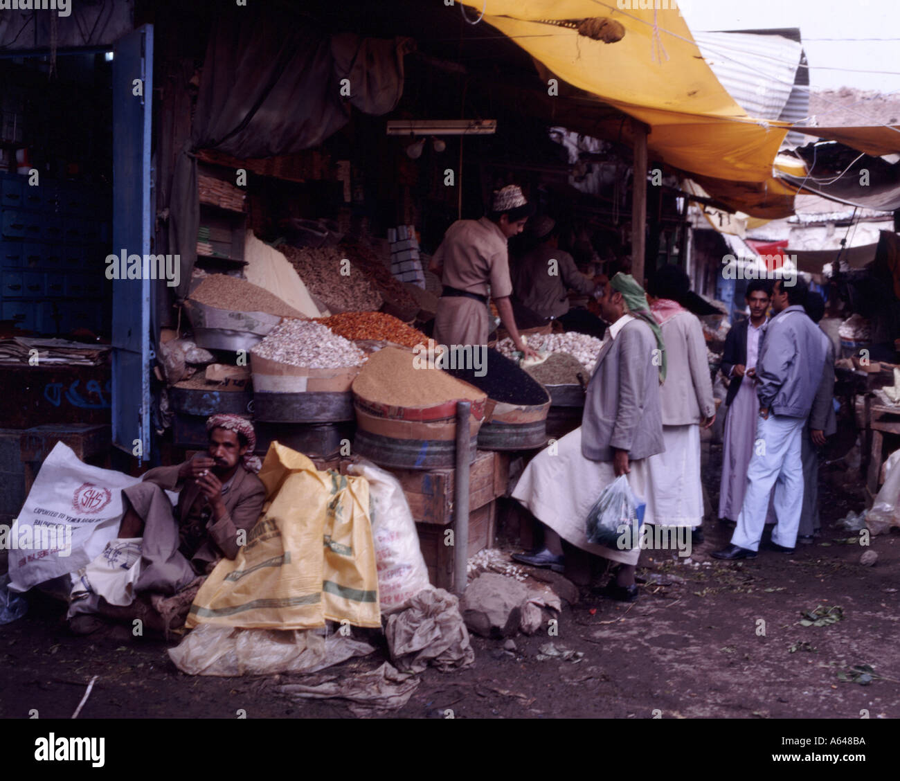 yemen jemen city of sanaa spice dealer market bazar souk Stock Photo ...