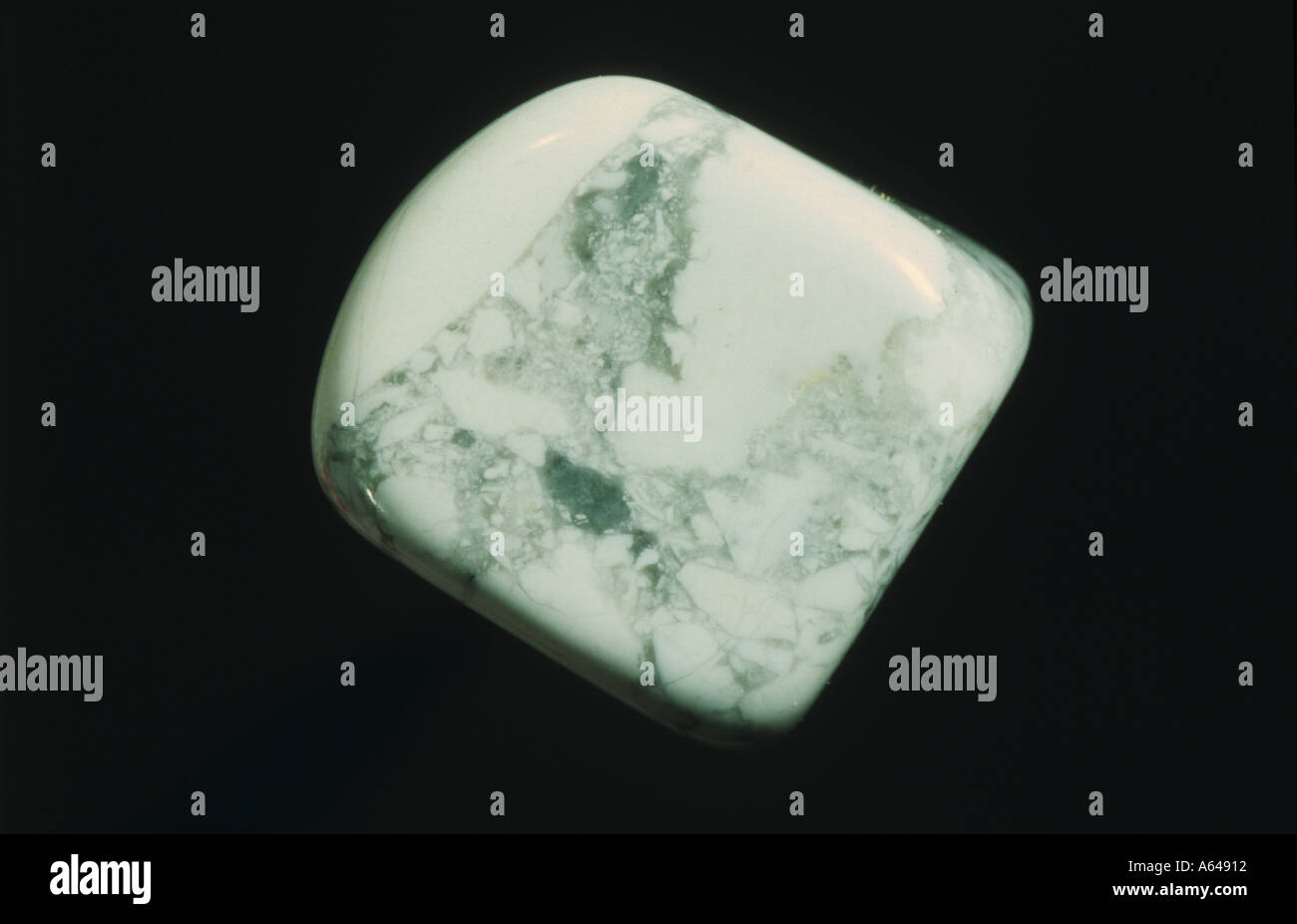 Howlite hi-res stock photography and images - Alamy