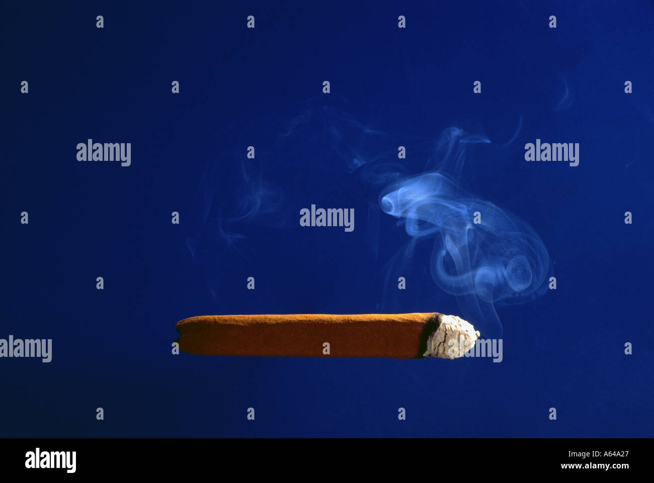 cigar tobacco smoking smoker smoke Stock Photo - Alamy