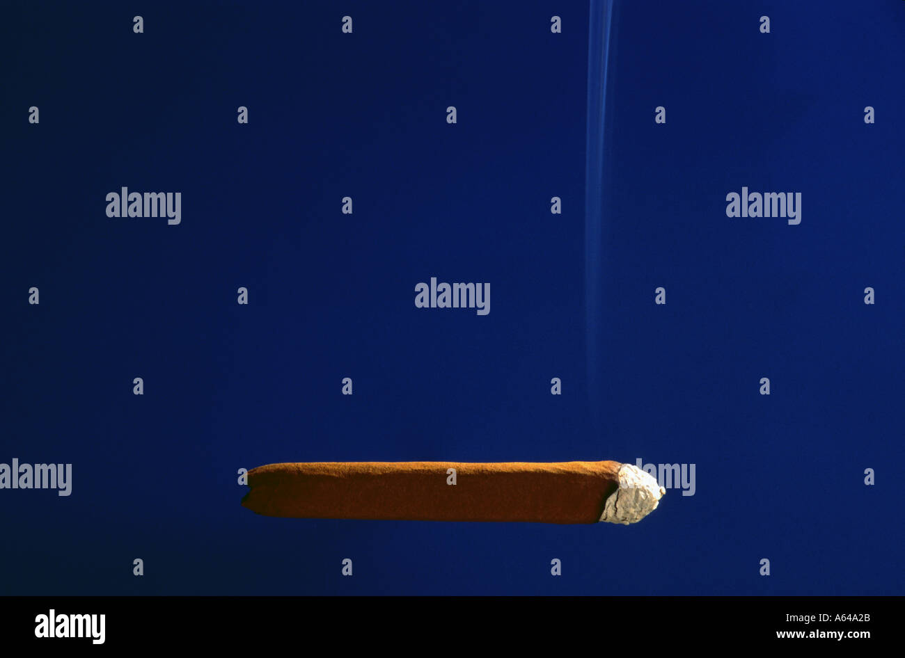 Burning cigar hi-res stock photography and images - Alamy