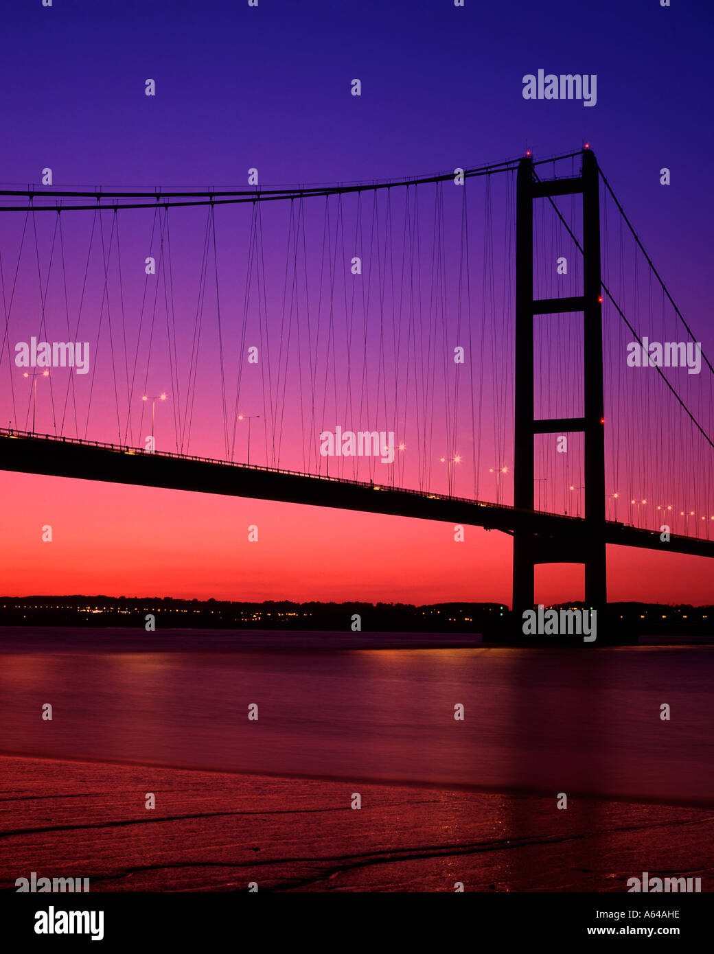 Humber bridge at night hi-res stock photography and images - Alamy
