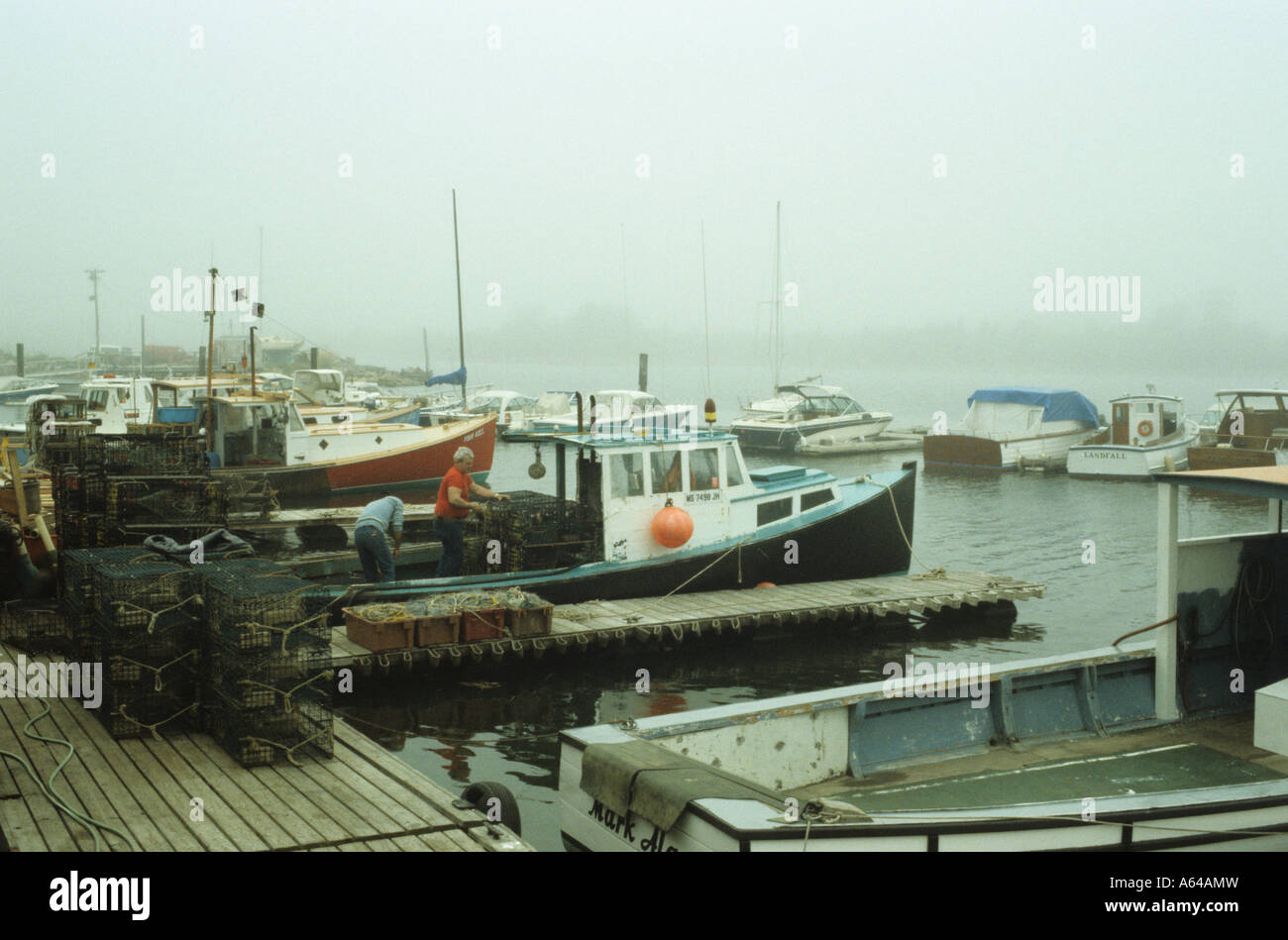 Boats lobster lobstering fish traps hi-res stock photography and images ...