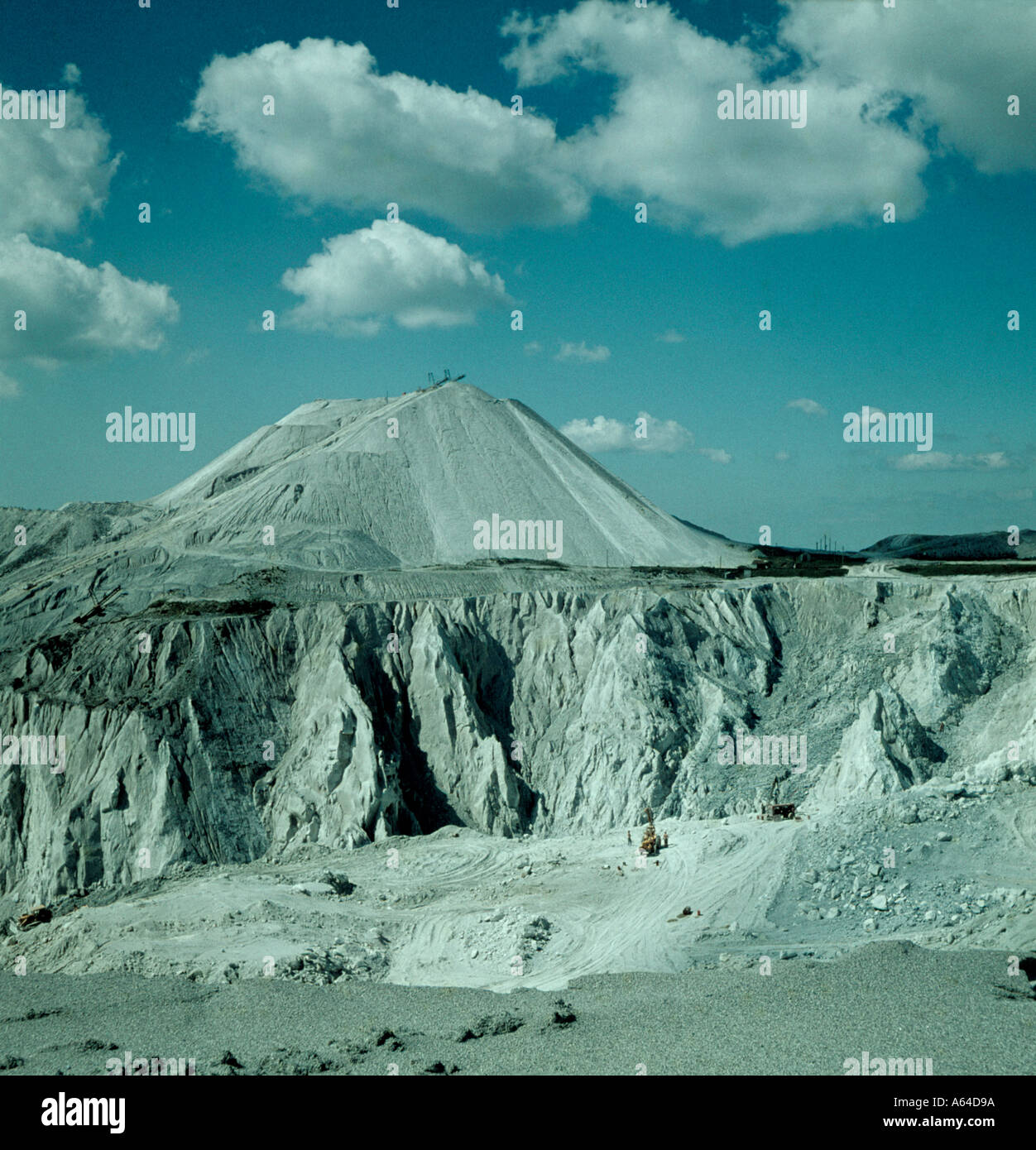 China clay extraction hi-res stock photography and images - Alamy