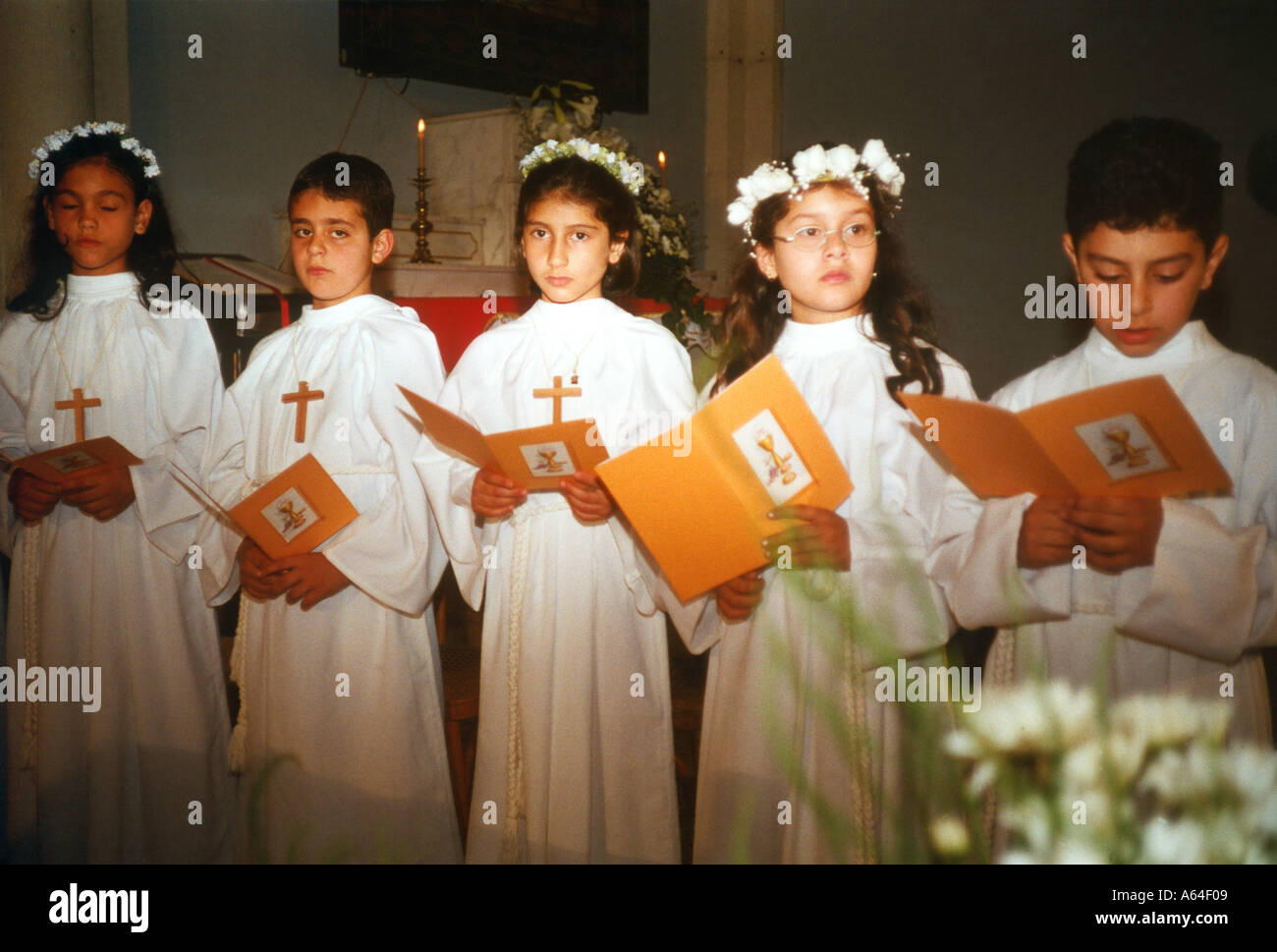 Children taking communion hi-res stock photography and images - Alamy