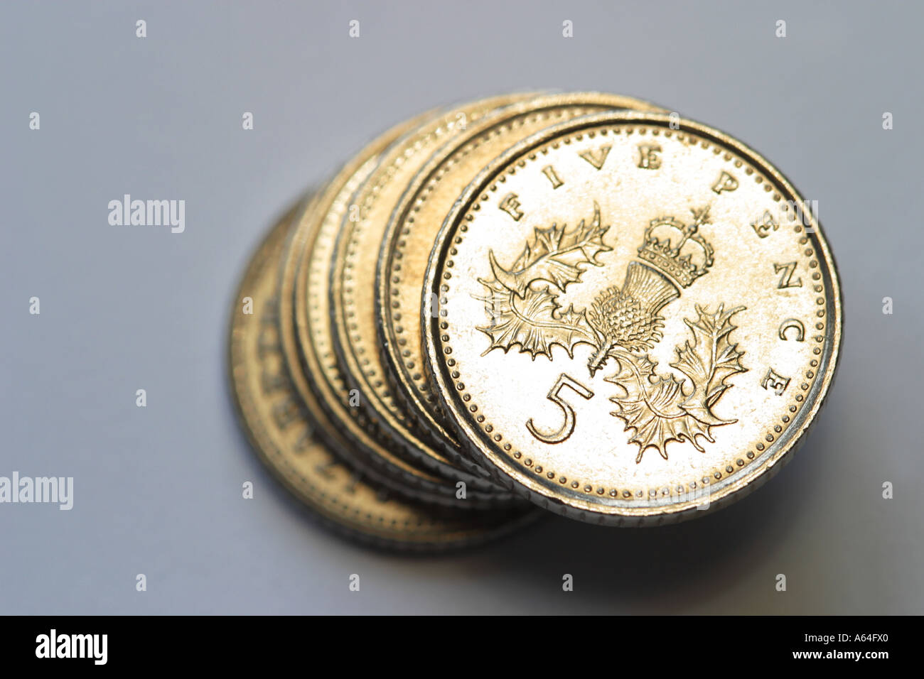 Pile of 5p coins Stock Photo - Alamy
