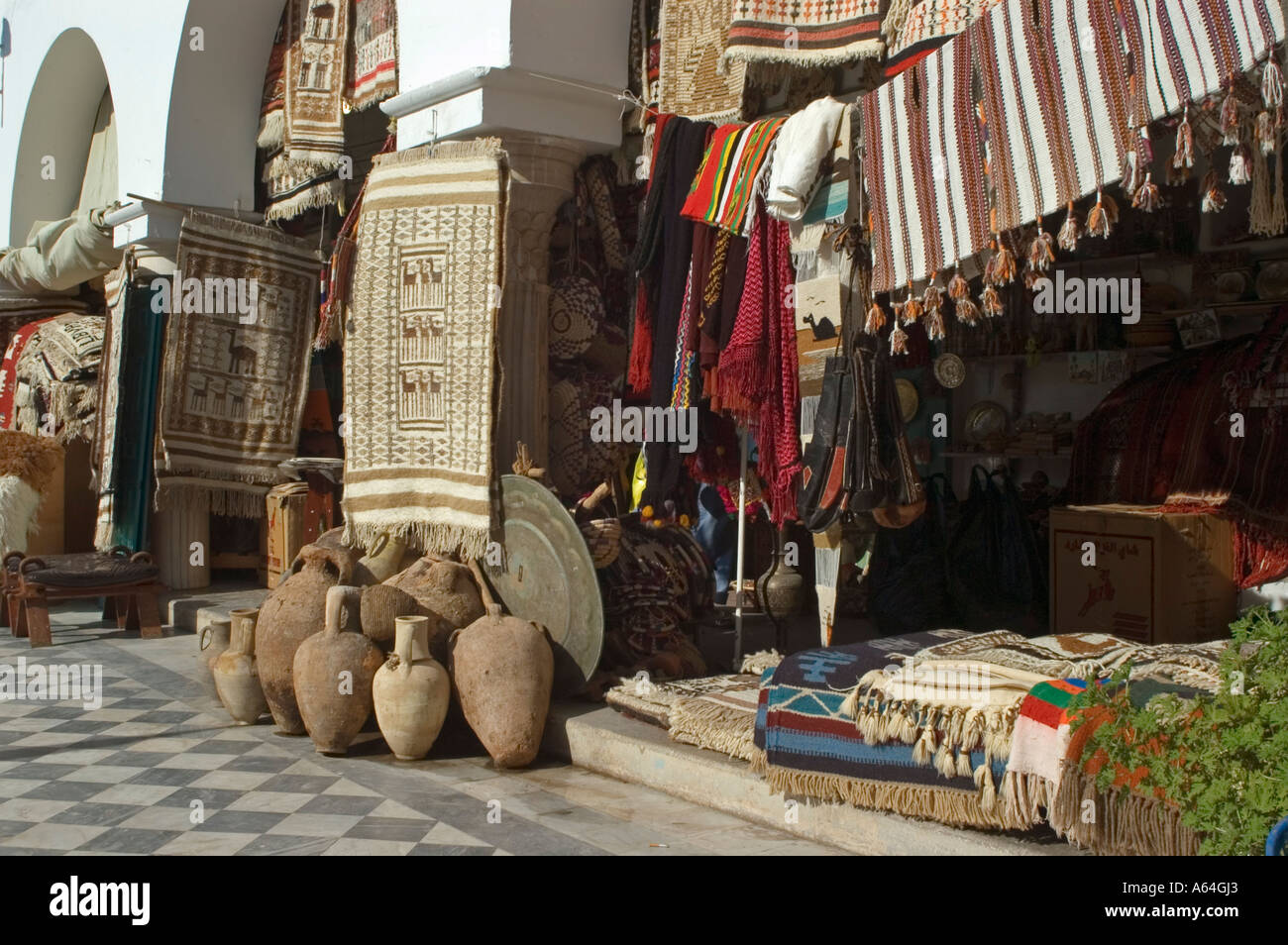 Amphora and stand hi-res stock photography and images - Alamy