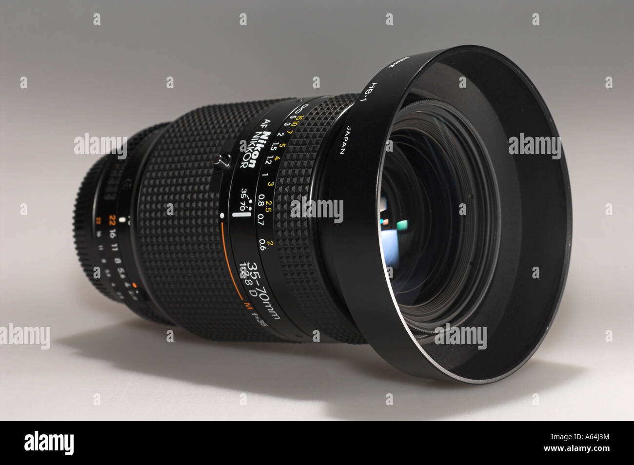 An Autofocus Nikon 35 70mm f 2 8D Nikkor Lens Stock Photo - Alamy