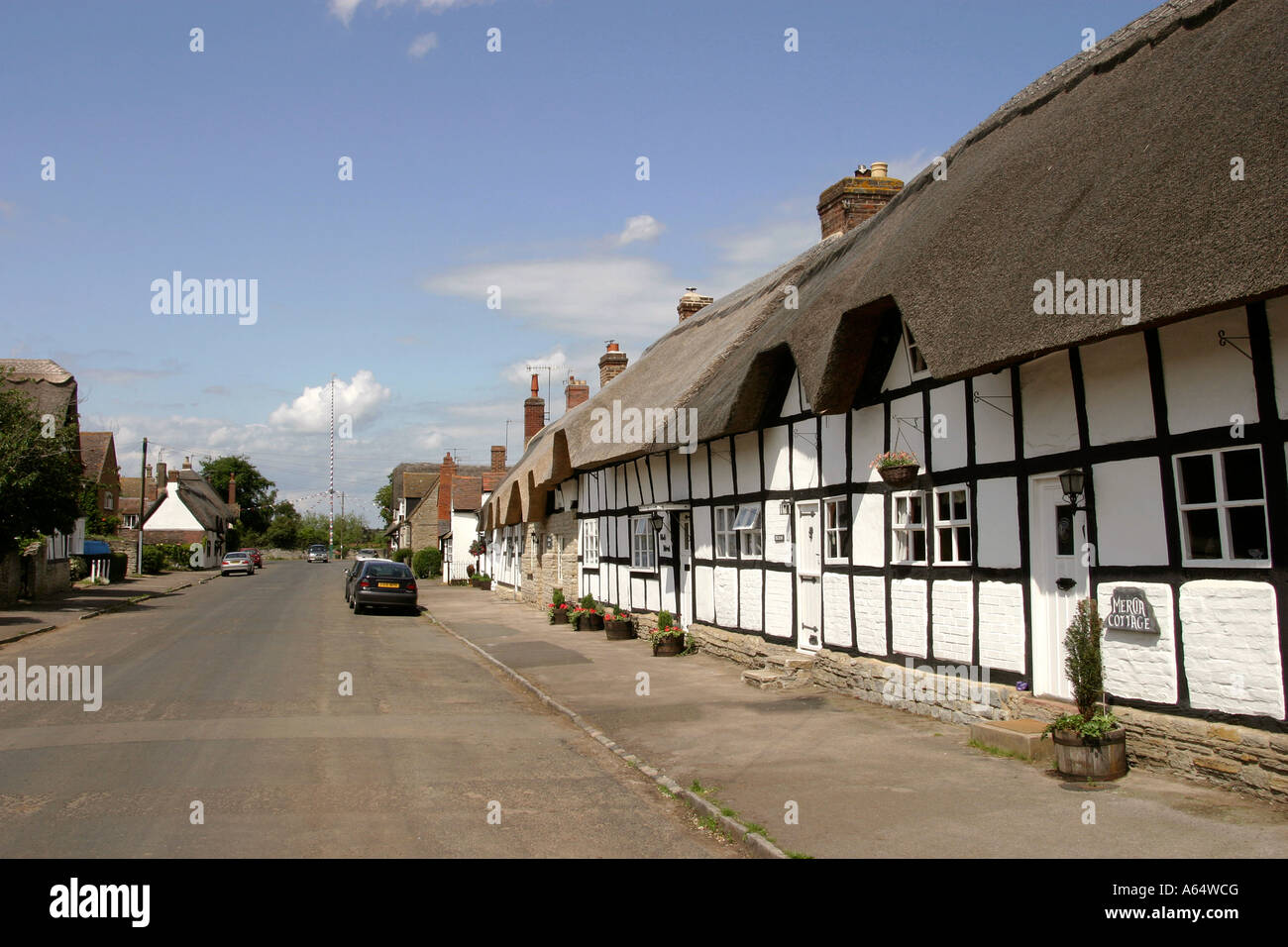 UK Worcestershire Offenham village thatched cottages lining road to ...