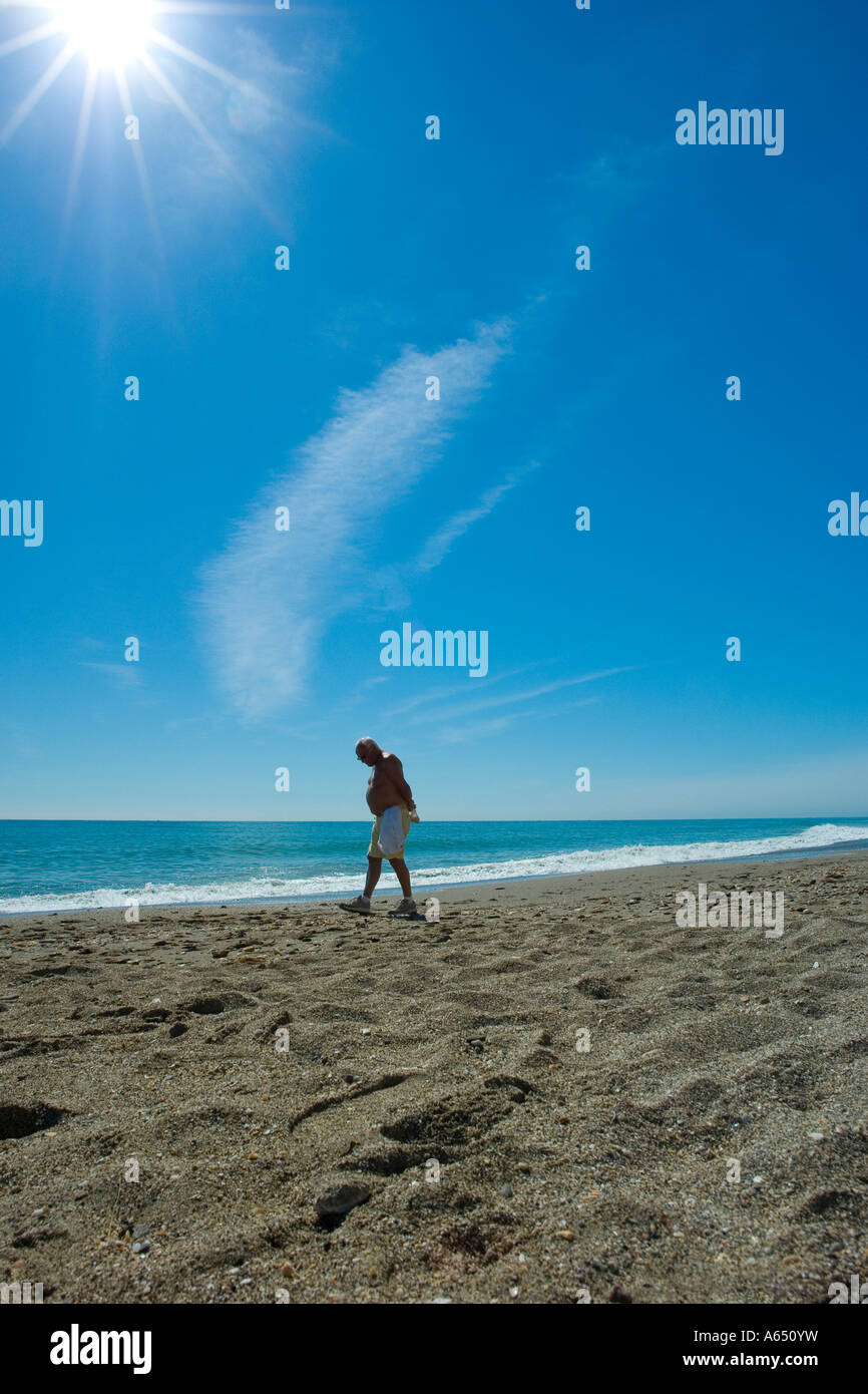 Searching for shells hi-res stock photography and images - Alamy