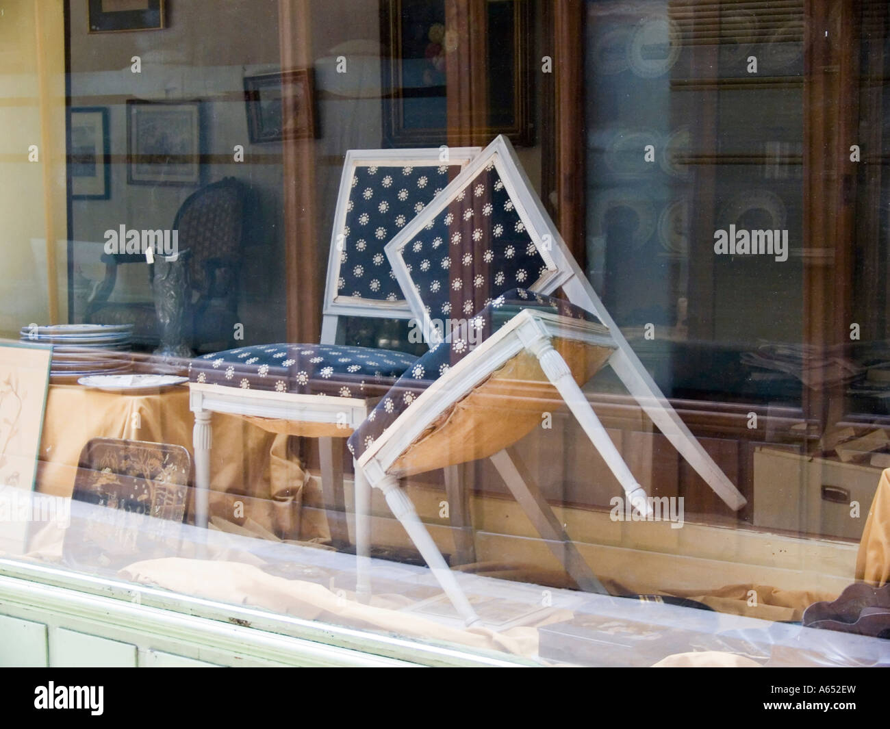 Shop window display in the Grand Cerf arcade, First Arrondissement ...