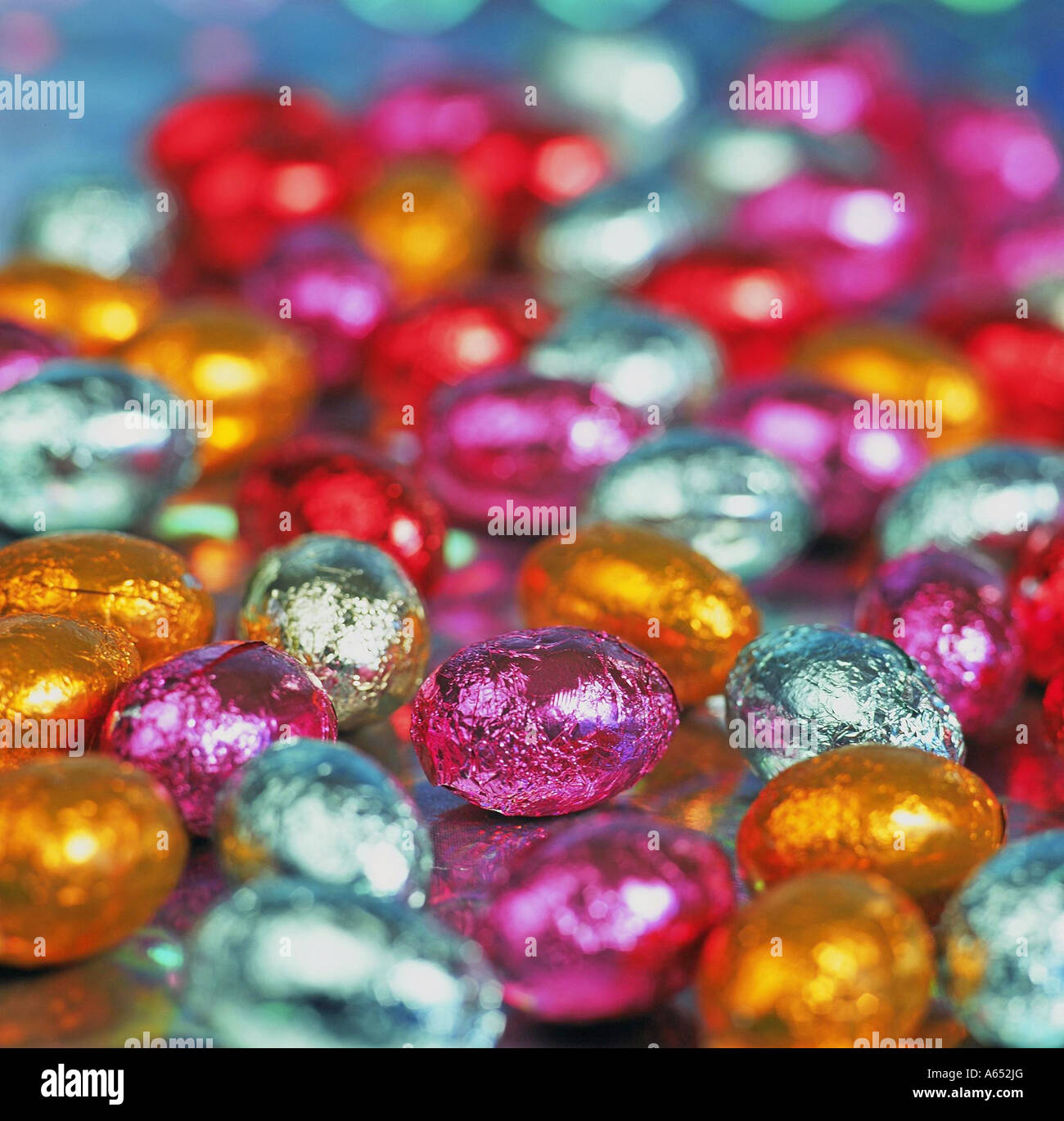 Foil-wrapped mini chocolate eggs Stock Photo - Alamy