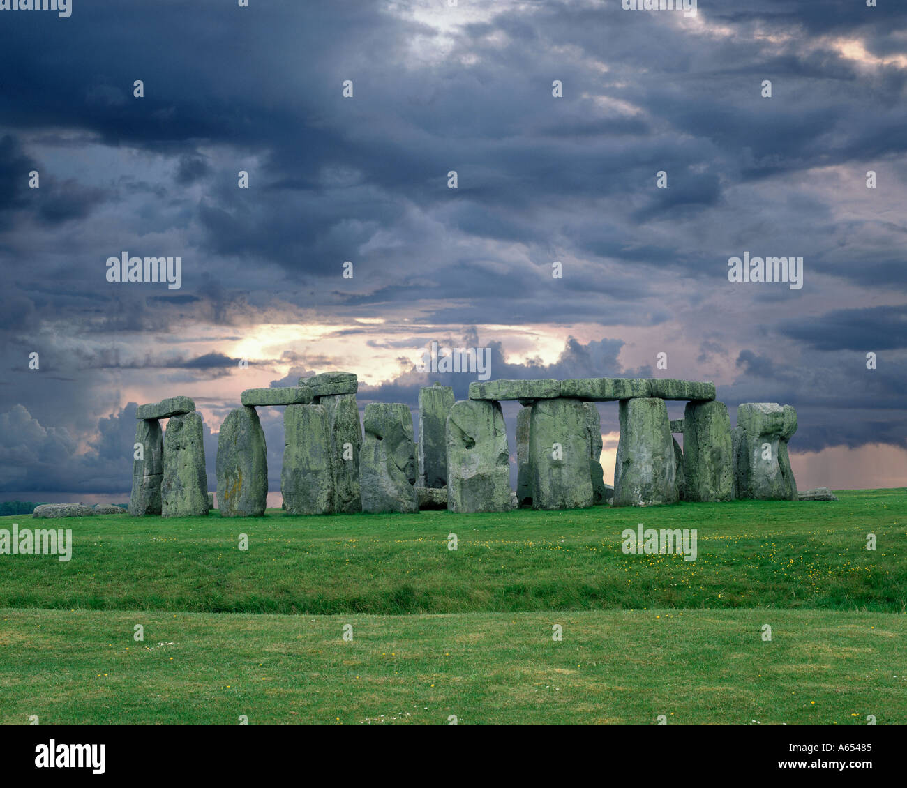 Stonehenge England under a cloudy sky Stock Photo - Alamy