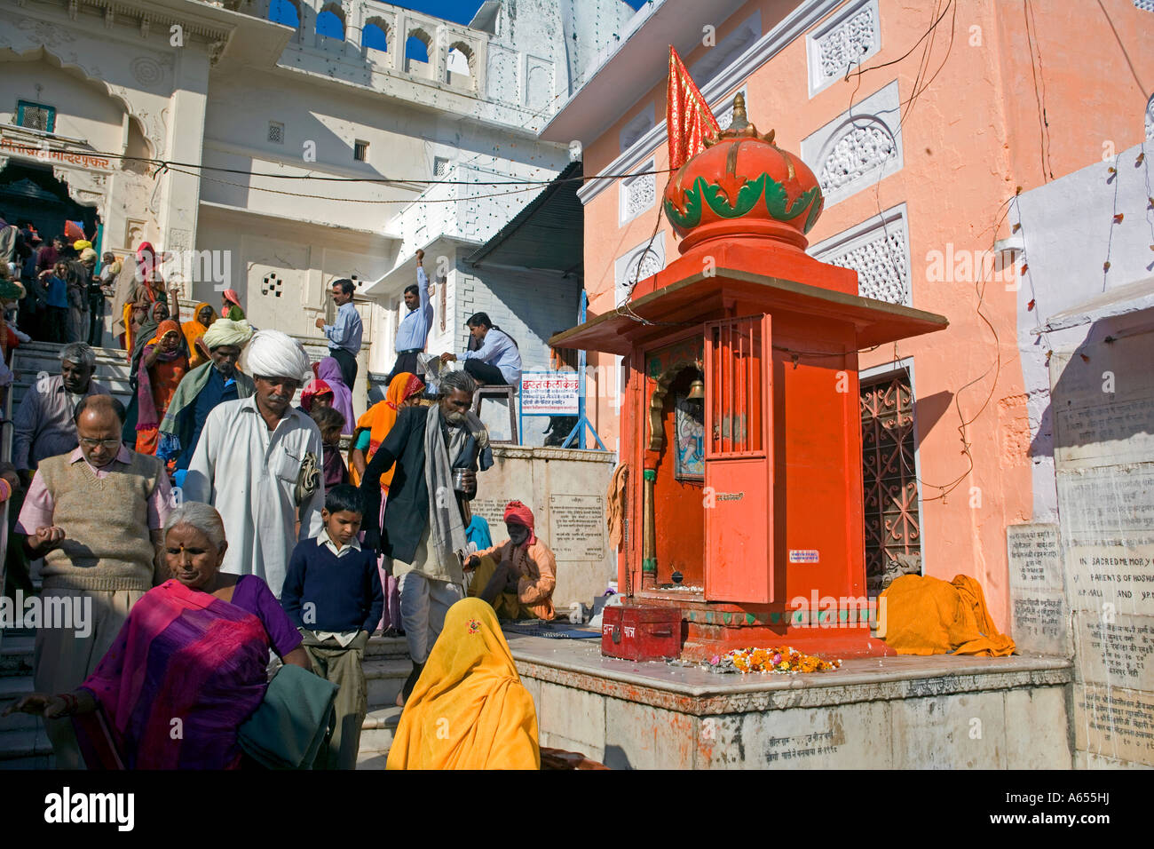 Crowds of pilgrims entering the Brahmaji mandir temple Pushkar ...