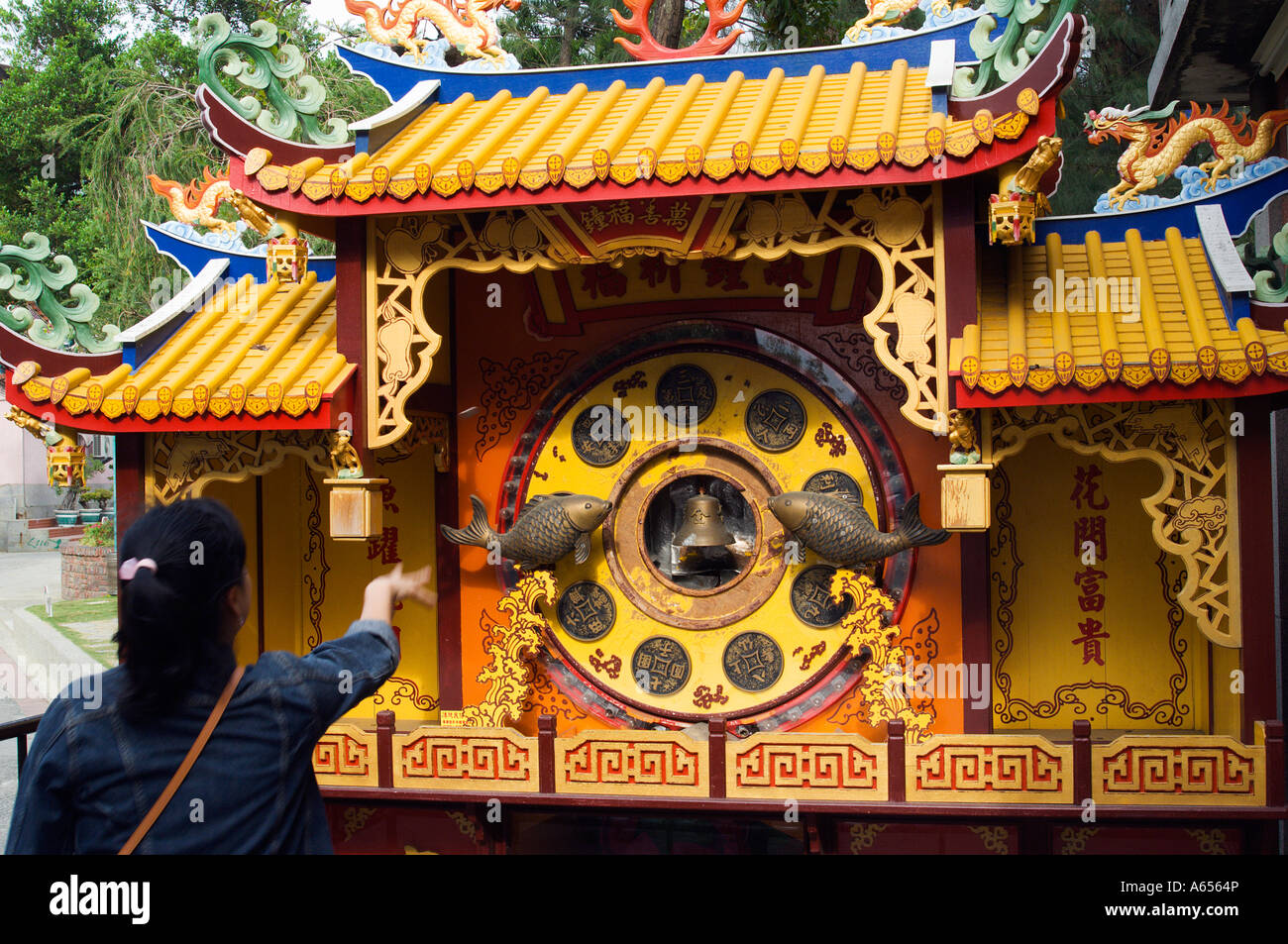 Luerman Shengmu temple wishing well Stock Photo - Alamy