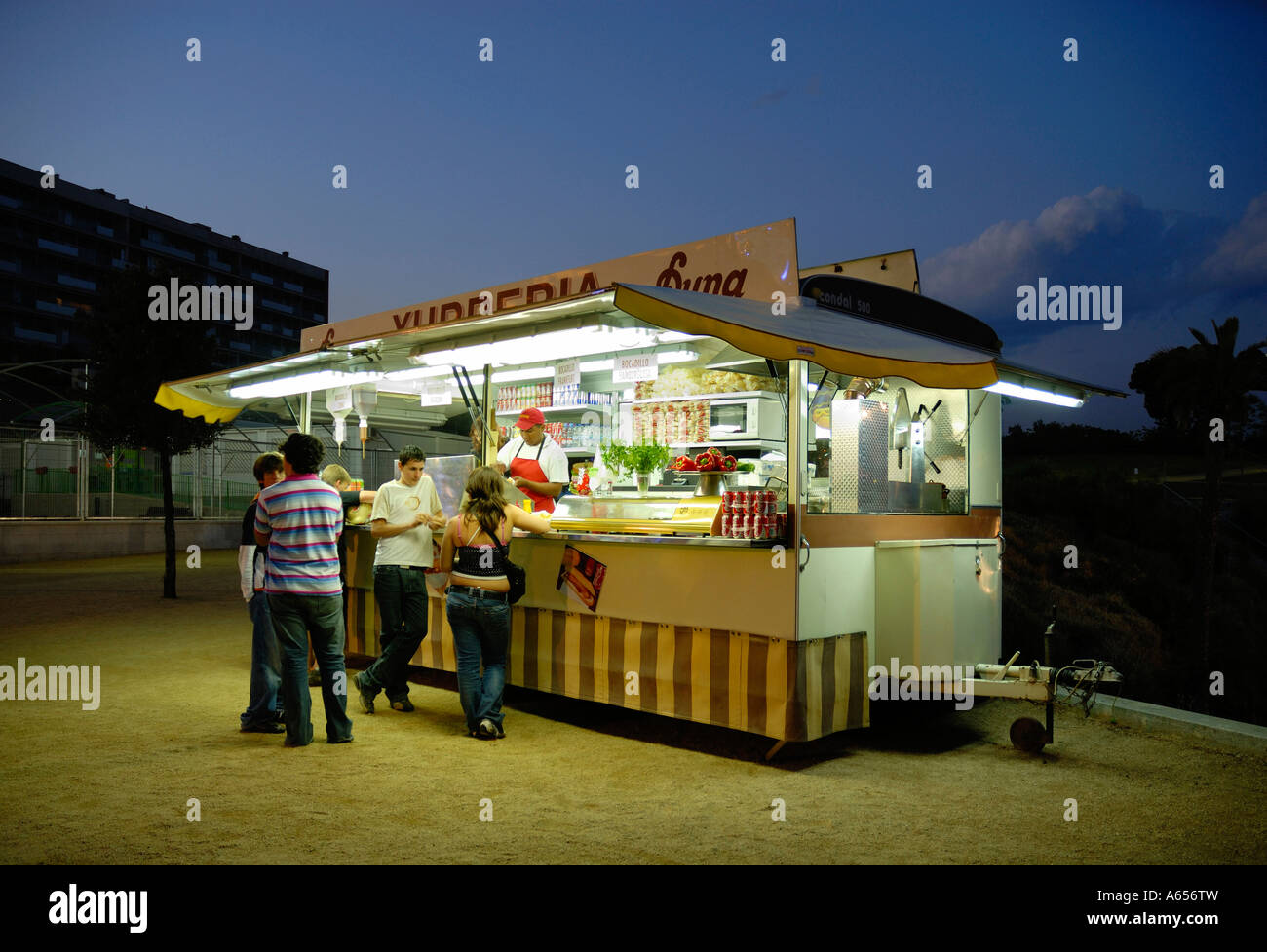 Ambulants hi-res stock photography and images - Alamy