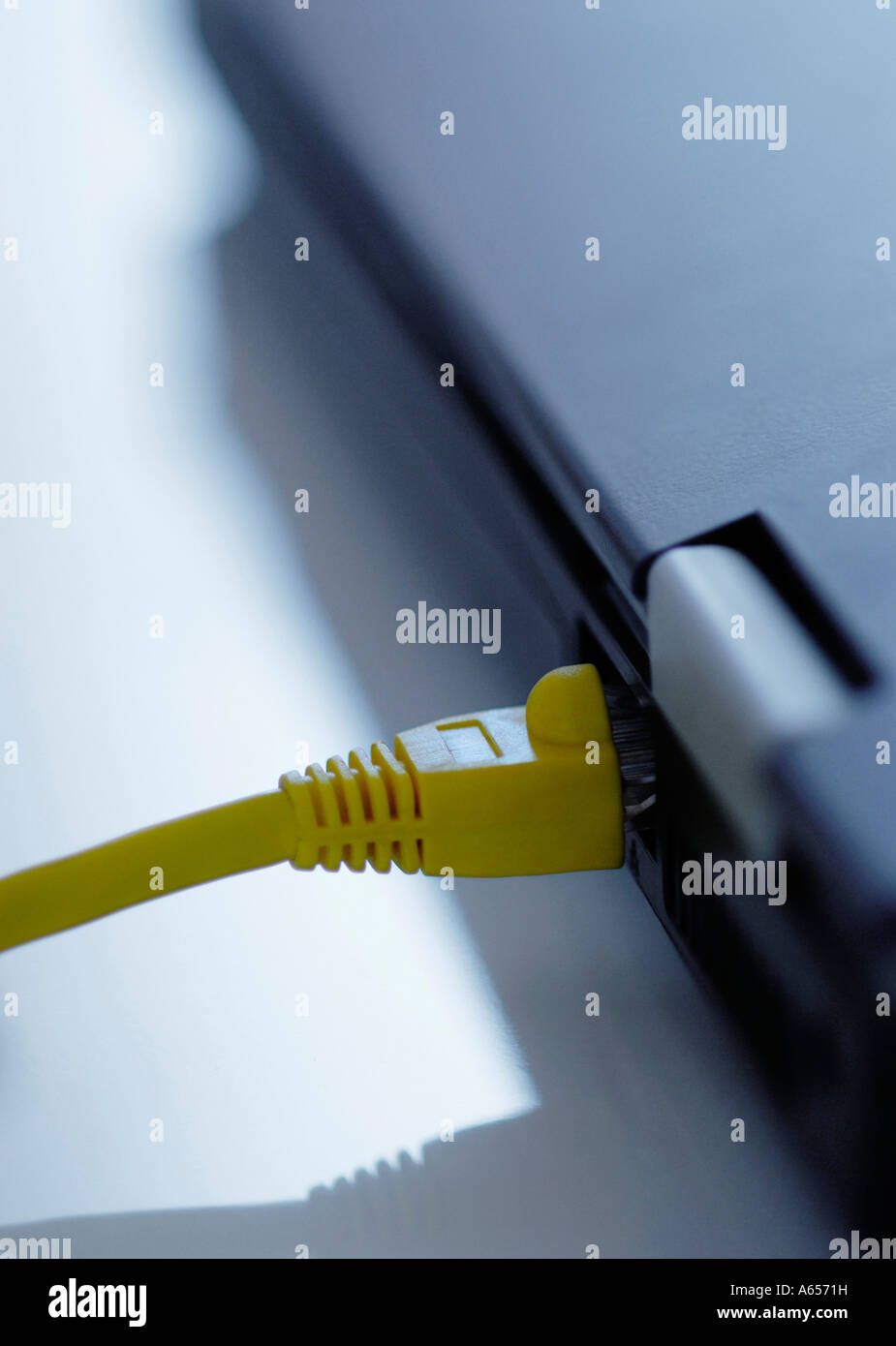 NETWORK CONNECTION ON LAPTOP COMPUTER Stock Photo - Alamy