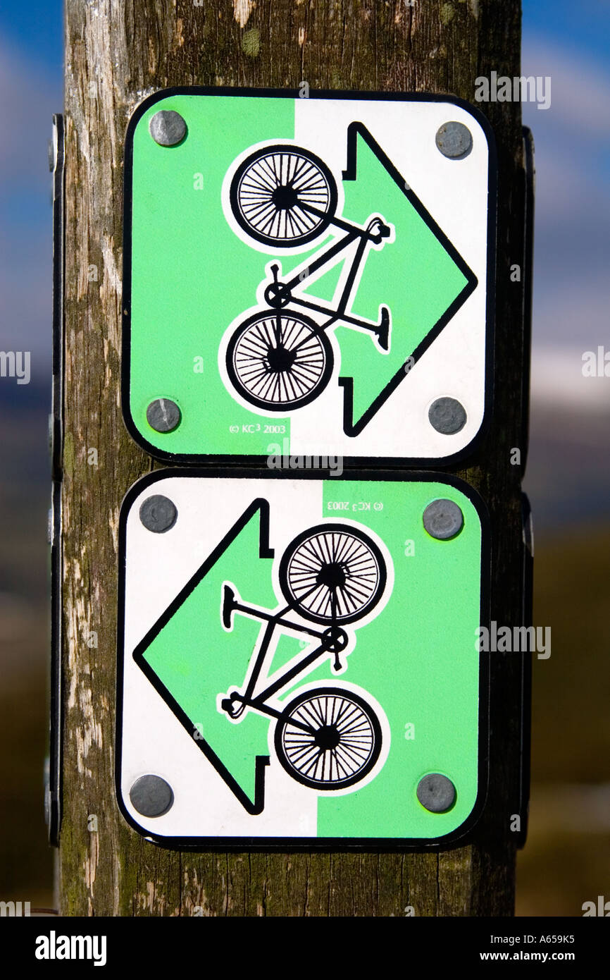 Follow markers hi-res stock photography and images - Alamy