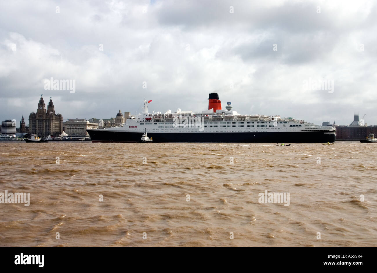 Qeii anchor hi-res stock photography and images - Alamy