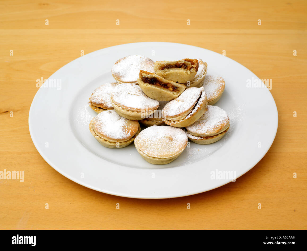 Home Baked Mince Pies with One Cut Open on Plate Stock Photo - Alamy