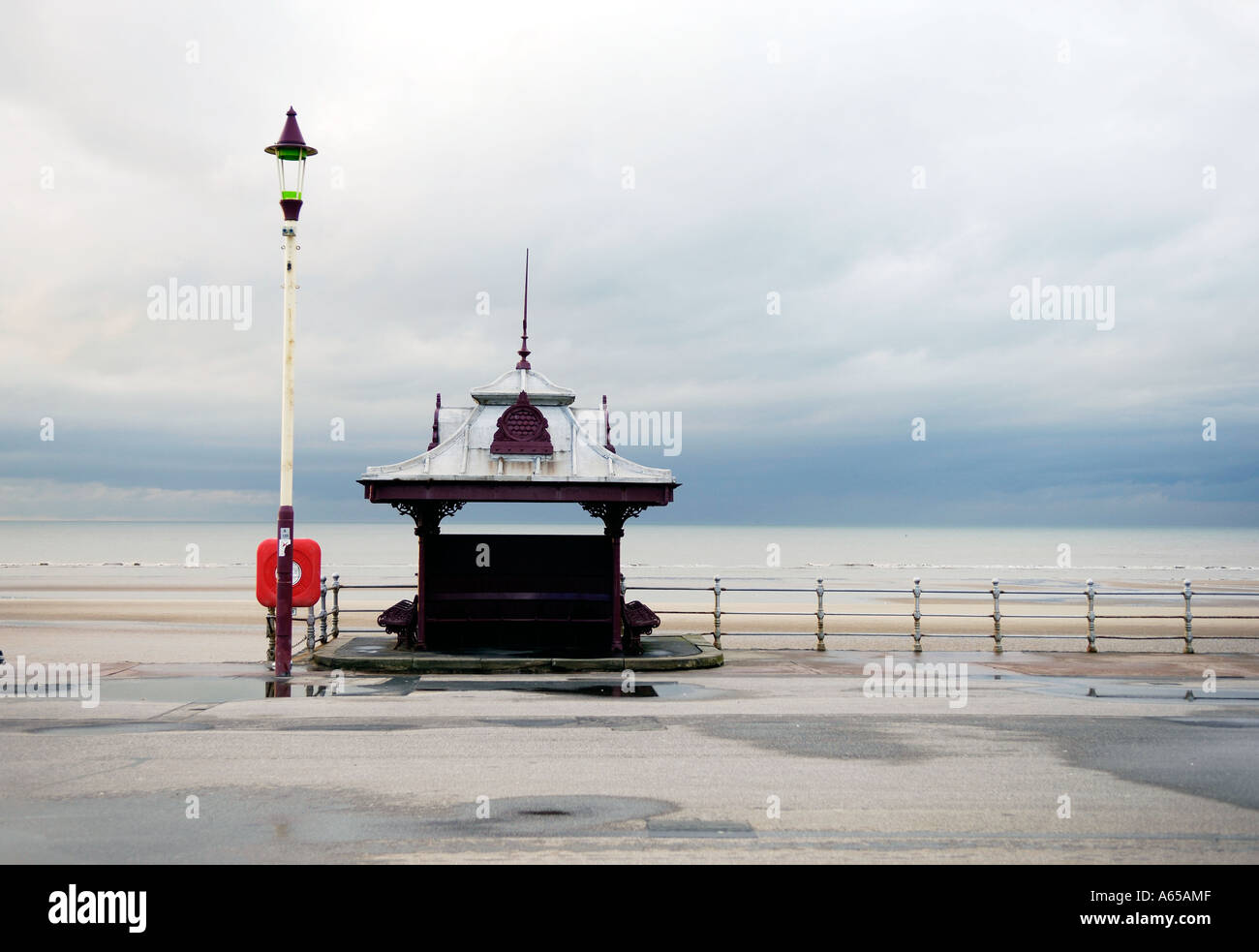 Empty beach shelter in winter on a bleak Blackpool promenade Stock ...