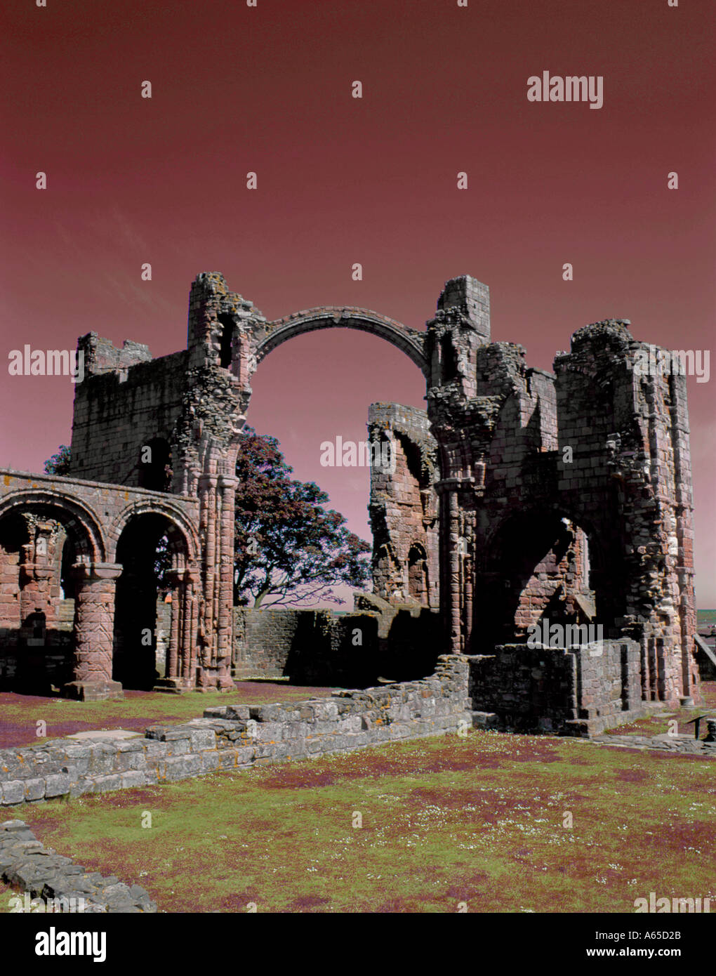 The Rainbow Arch, Lindisfarne Priory ruins, Holy Island, Northumberland ...