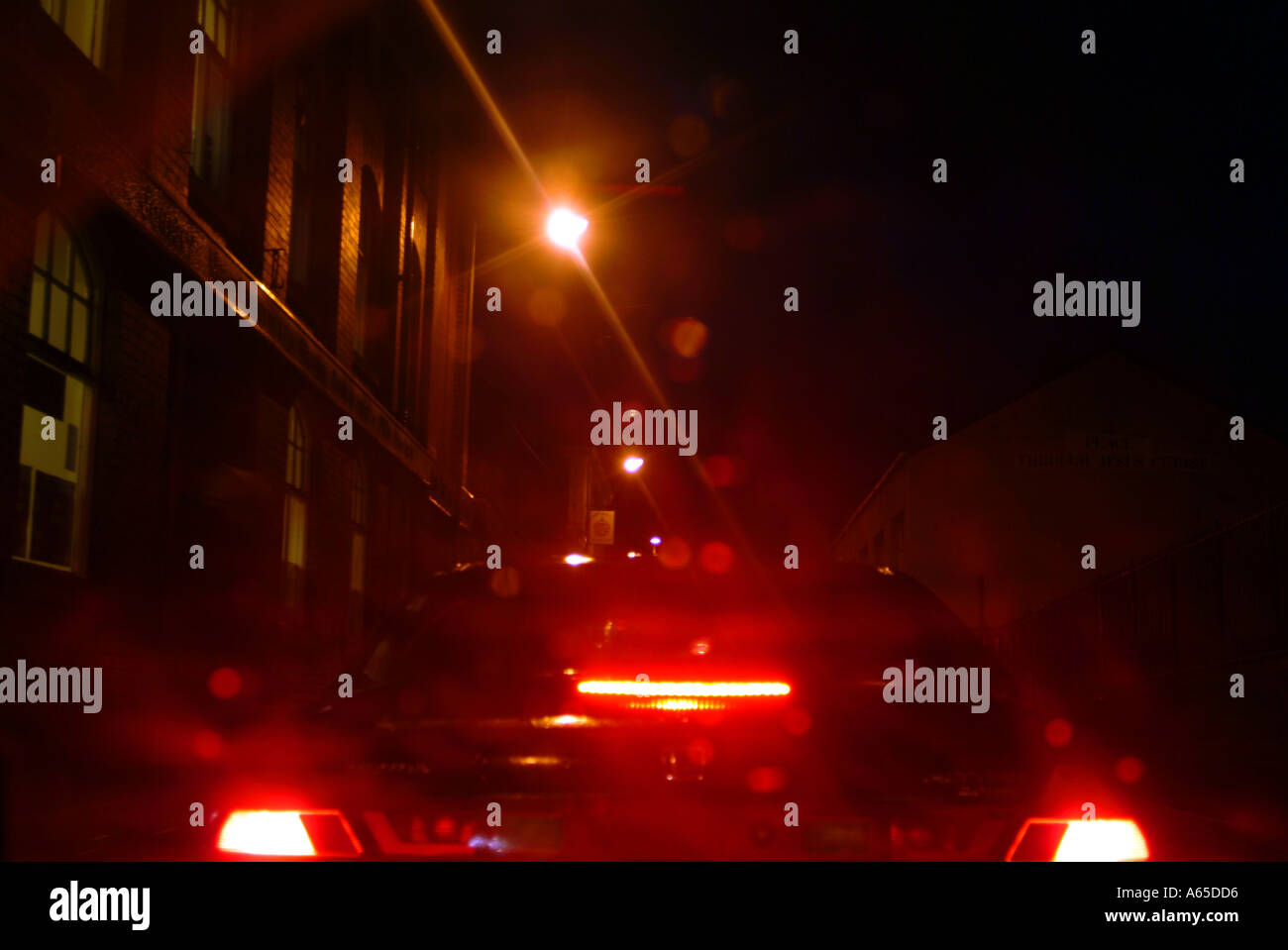 stop night rain car red lights drizzle Stock Photo - Alamy