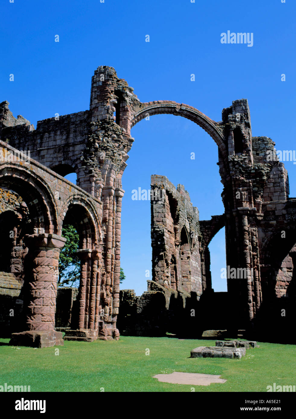 The Rainbow Arch, Lindisfarne Priory ruins, Holy Island, Northumberland ...