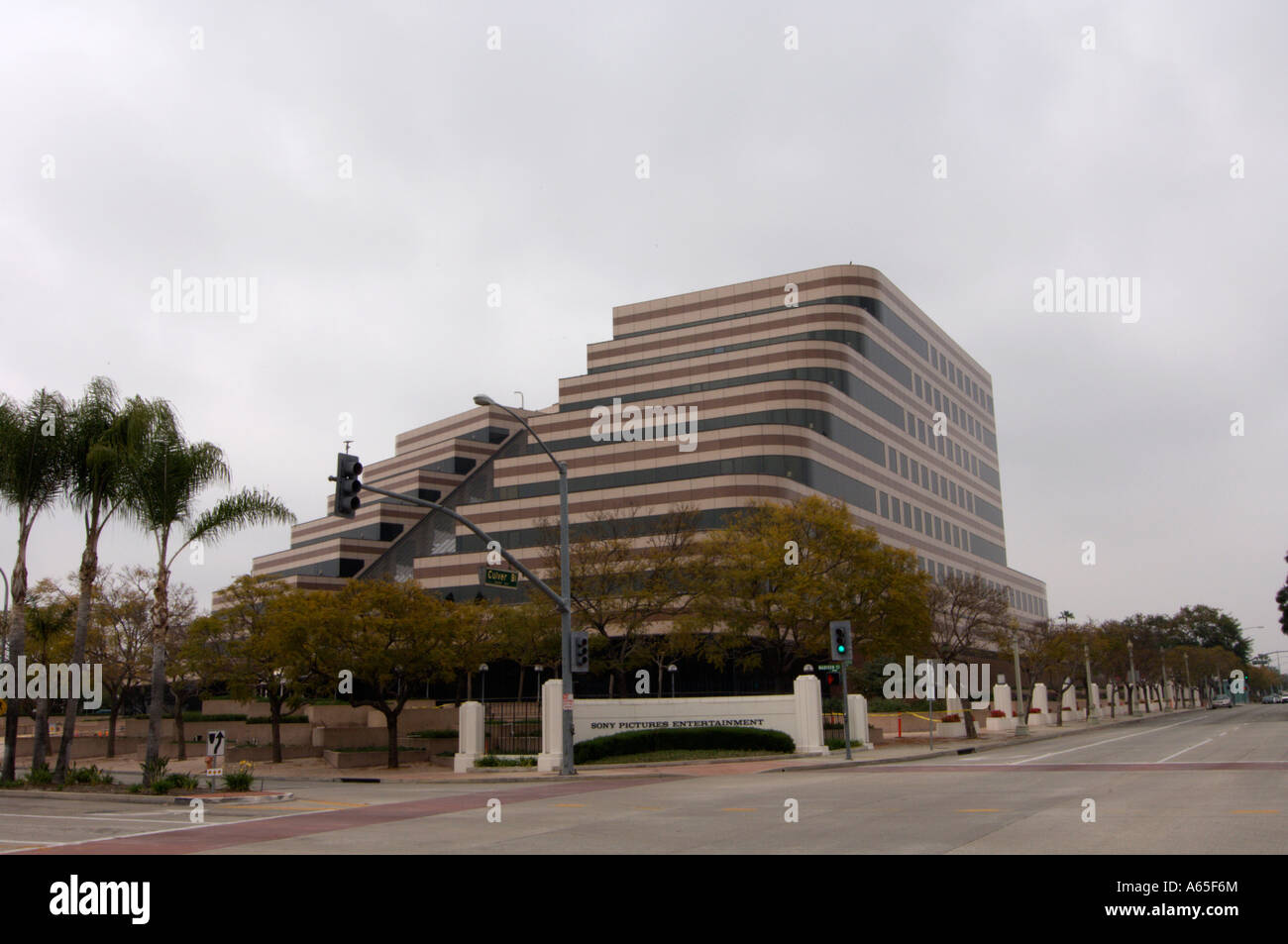 Sony pictures studios building hi-res stock photography and images - Alamy