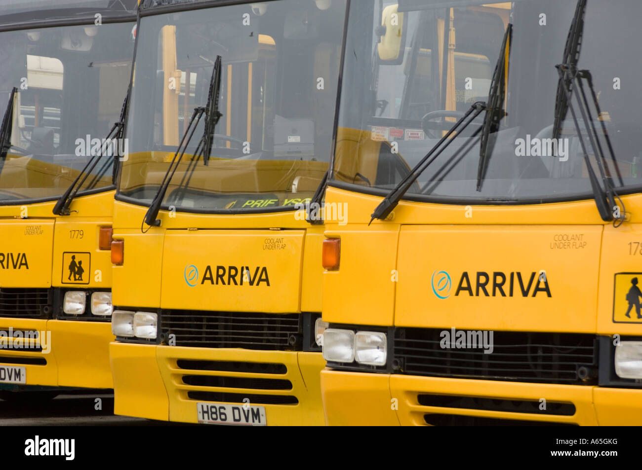 School bus uk hi-res stock photography and images - Alamy