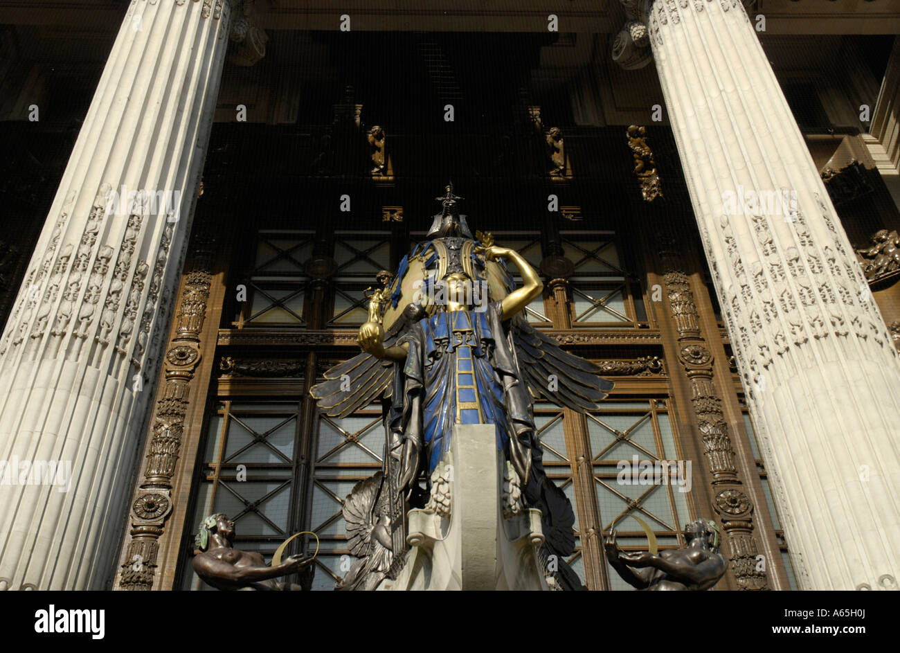 Statue and pillars above the entrance to Selfridges department store in ...