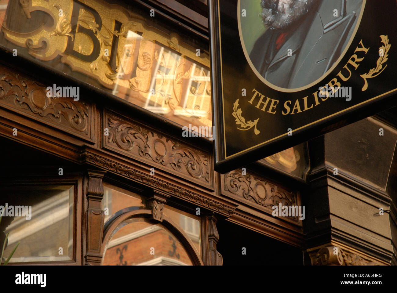 Victorian inn exterior High Resolution Stock Photography and Images - Alamy