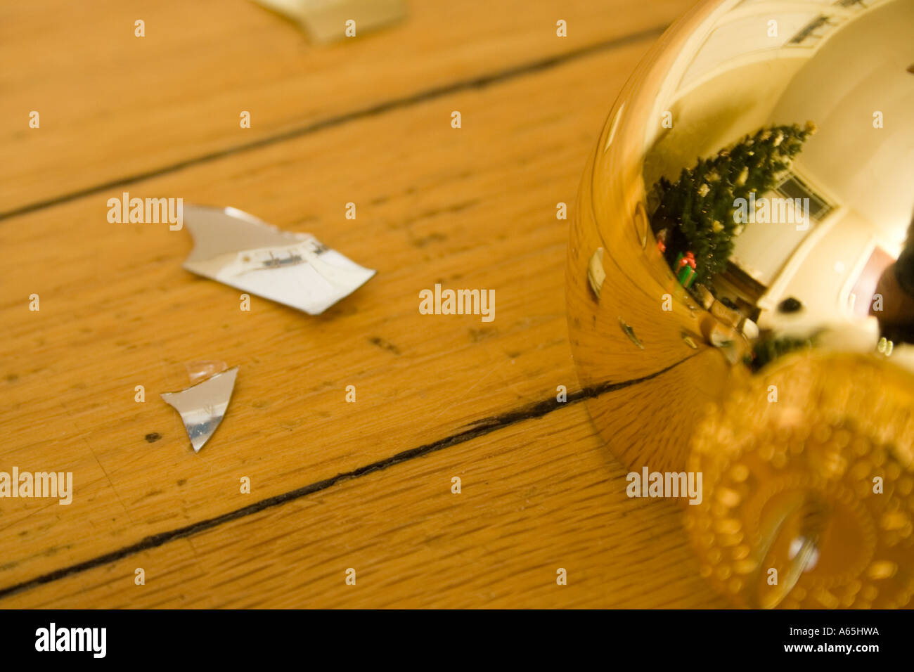 Broken ornament hi-res stock photography and images - Alamy