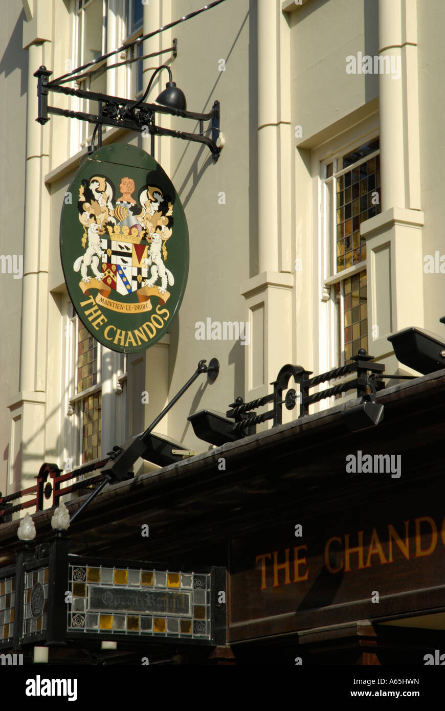 Pub chandos hi-res stock photography and images - Alamy