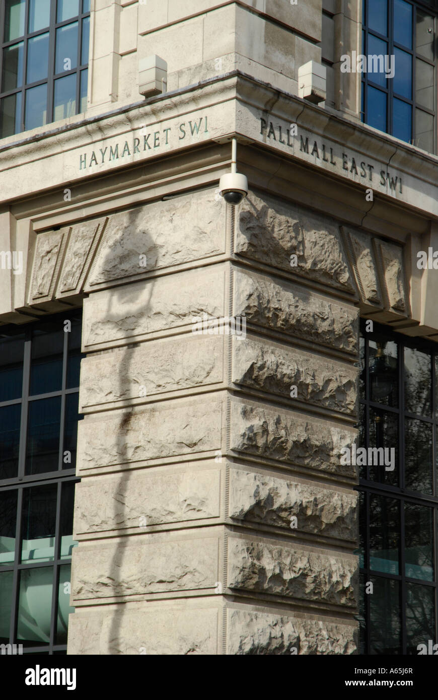 Corner of Haymarket and Pall Mall London SW1 Stock Photo - Alamy