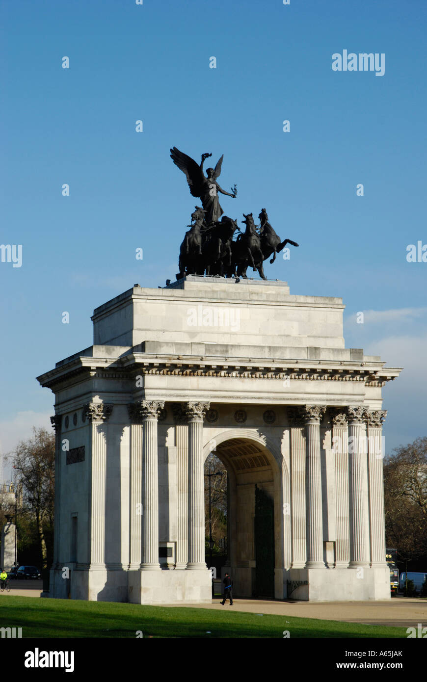 The famous wellington arch hyde park corner hi-res stock photography ...