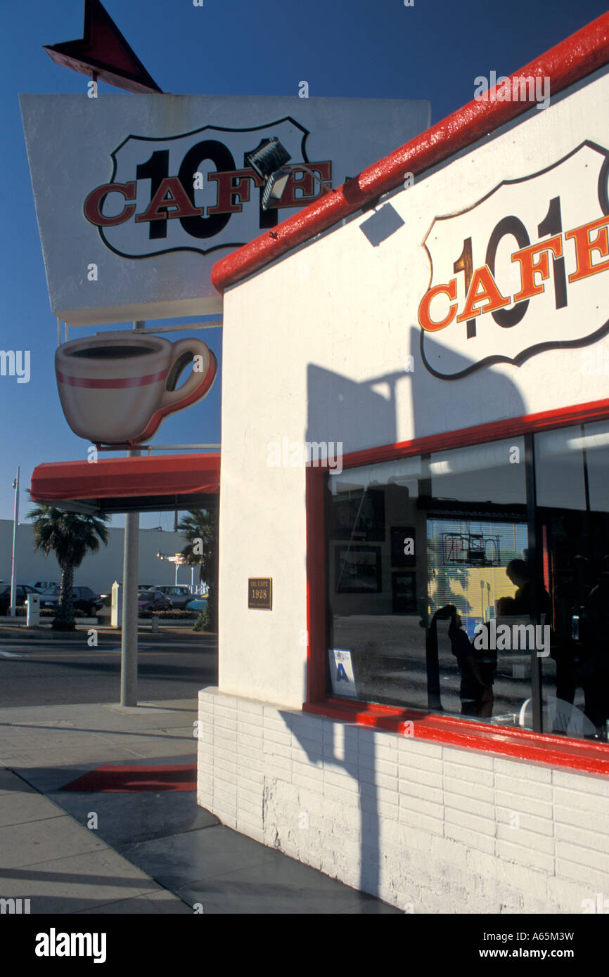 Oceanside sidewalk cafe hi-res stock photography and images - Alamy