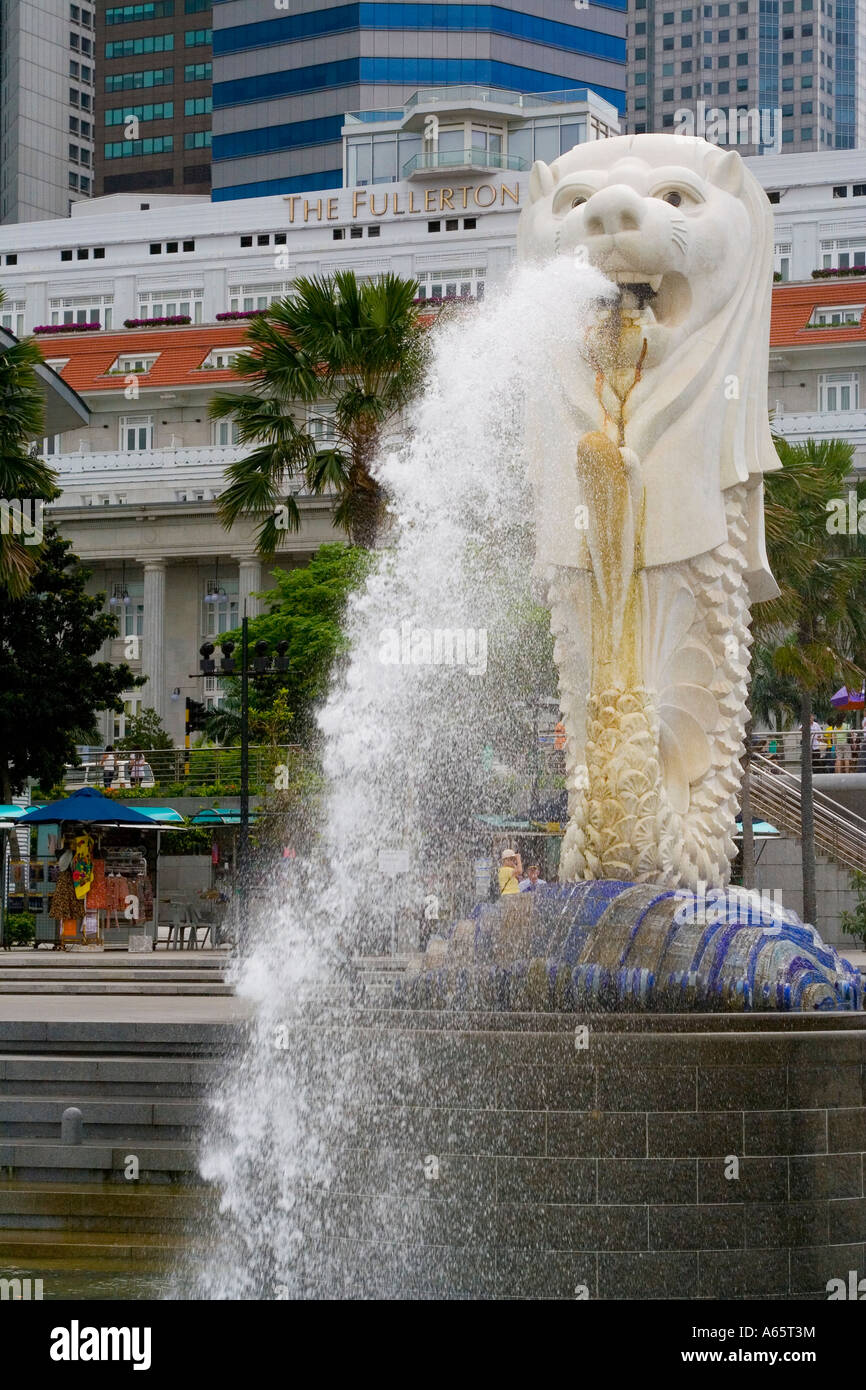 Merlion in front of the Fullerton Hotel Singapore Stock Photo - Alamy
