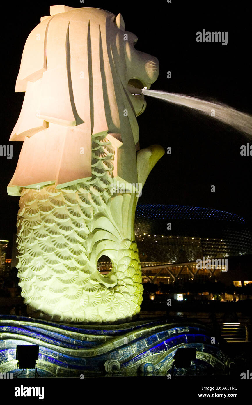 Merlion at Night Singapore Stock Photo - Alamy