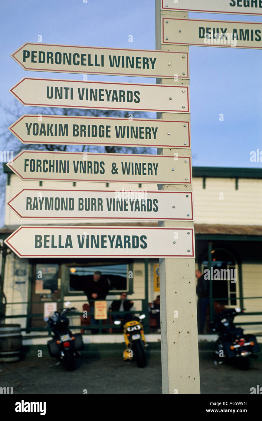 Winery road signs hi-res stock photography and images - Alamy