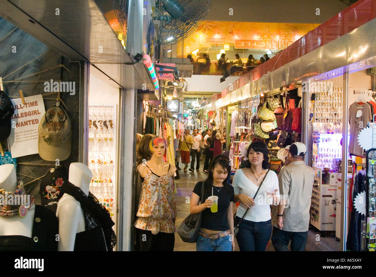 Young People Mall Shopping Singapore Stock Photo - Alamy